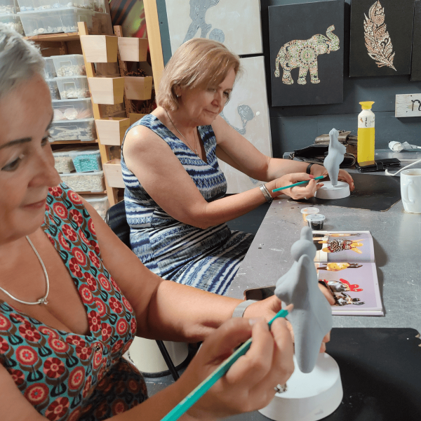 Workshop dikke dames beschilderen, beeldende kunst